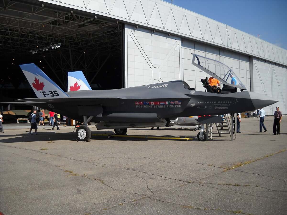 Il Canada ufficializza gli F-35