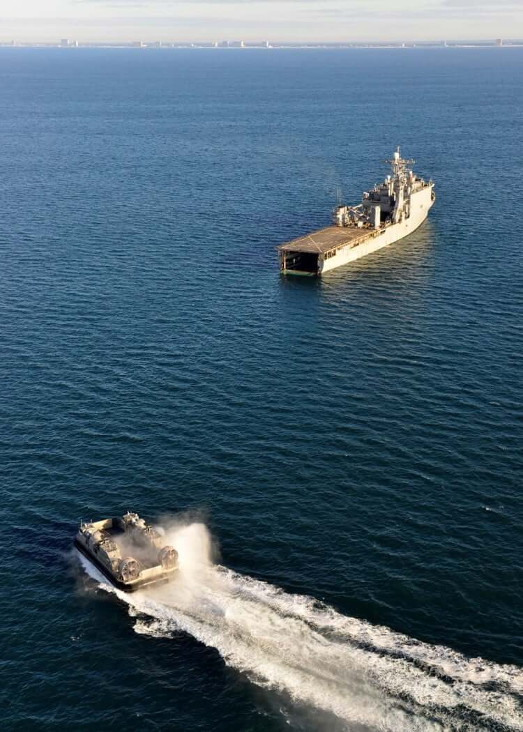 Testato con successo dall'US Navy il LCAC di nuova generazione