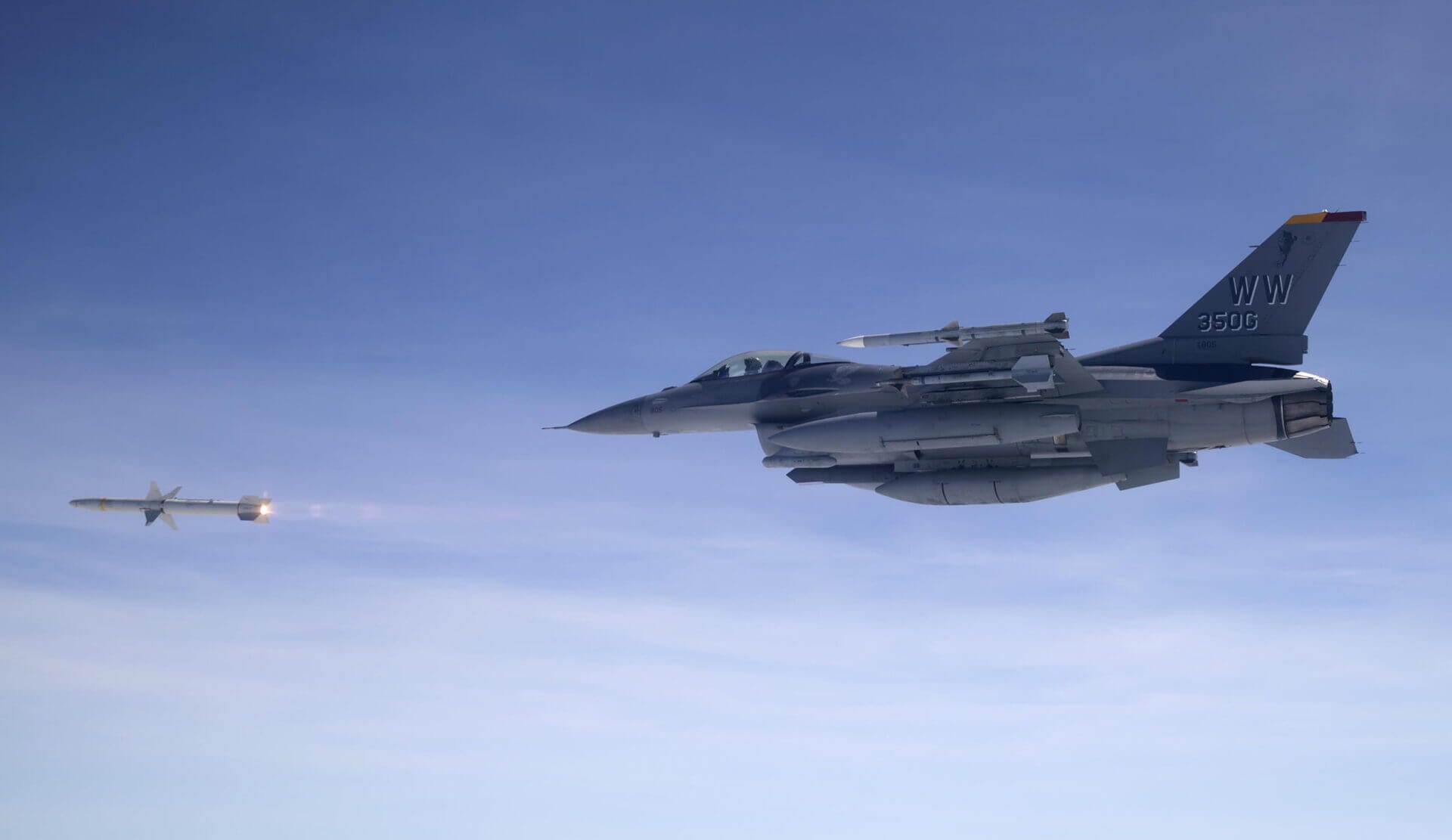 Missili HARM ed AMRAAM per gli F-16 di Taiwan