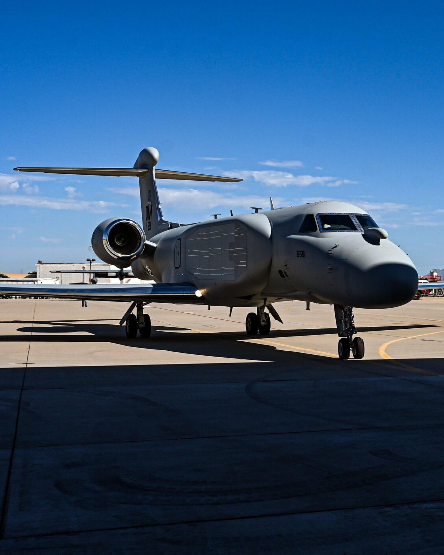 Volo ufficiale del primo EC-37B Compass Call II della Aeronautica ...